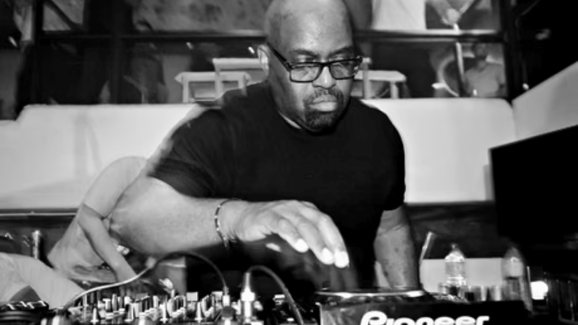 Types of Electronic Music: A Complete Guide to The Genres - The Idolpad