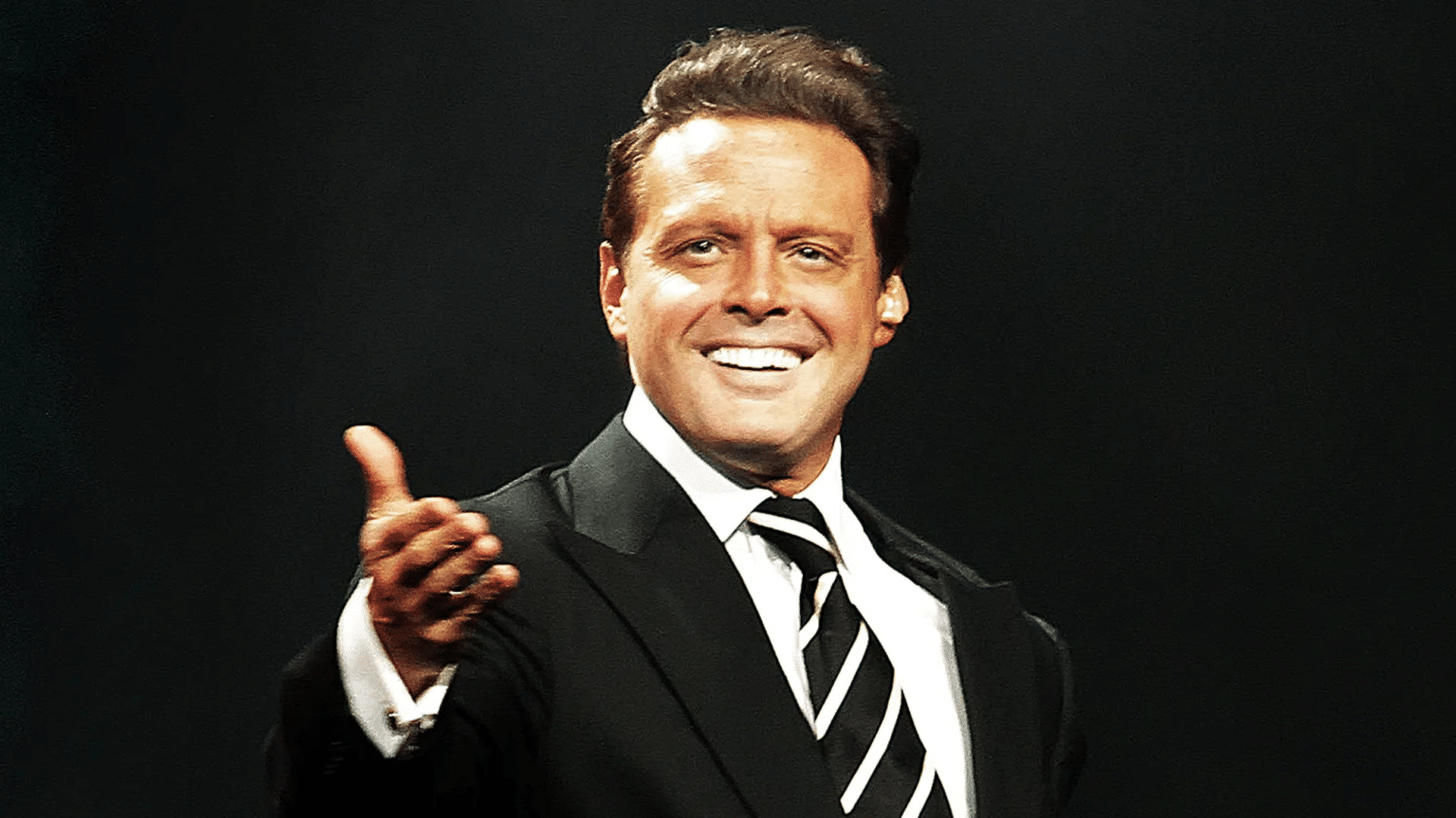 32 Famous Hispanic Musicians & Their Legacy - The Idolpad
